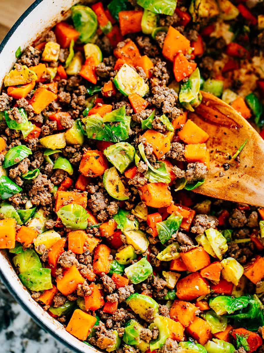 Poêlée de viande hachée, patates douces et légumes – Le Bon Délice